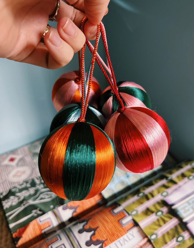 Anna and Nina Small Threaded Bauble